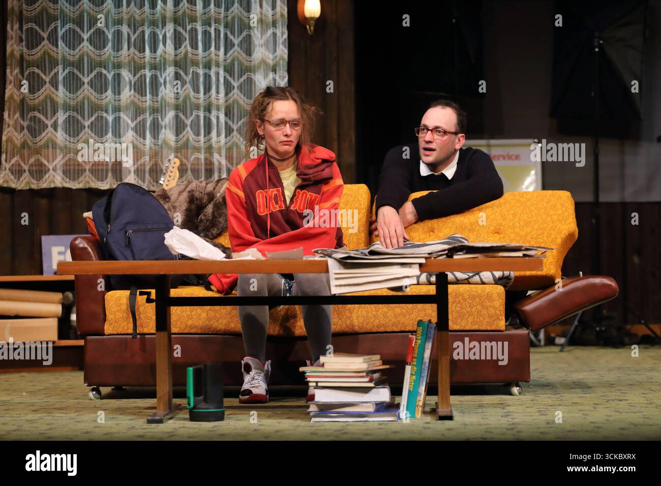 Magdalena Lermer als Hedvig Ekdal und Marcel Kohler als Gregers Werle ...