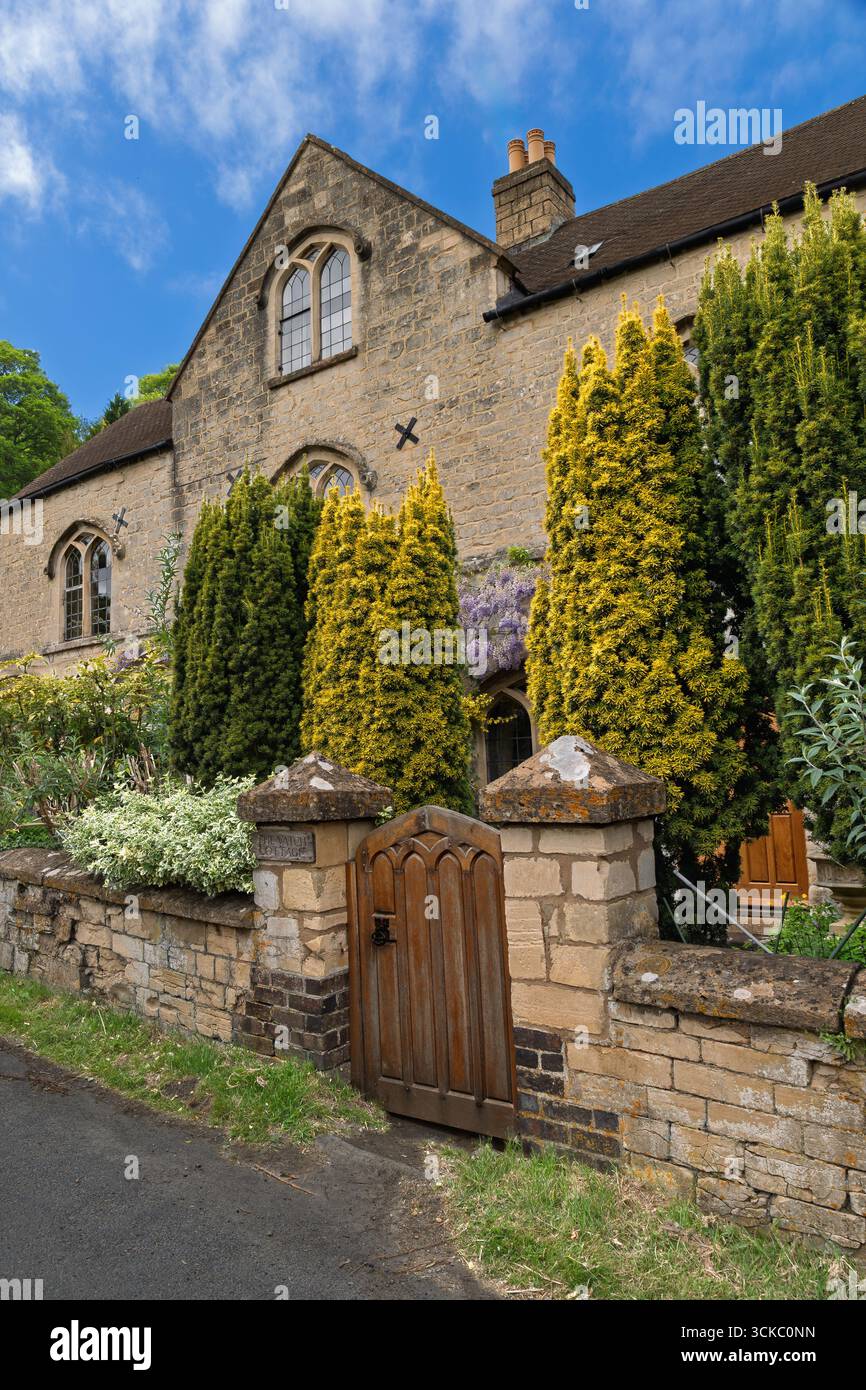 Standish dwarf yew hi-res stock photography and images - Alamy