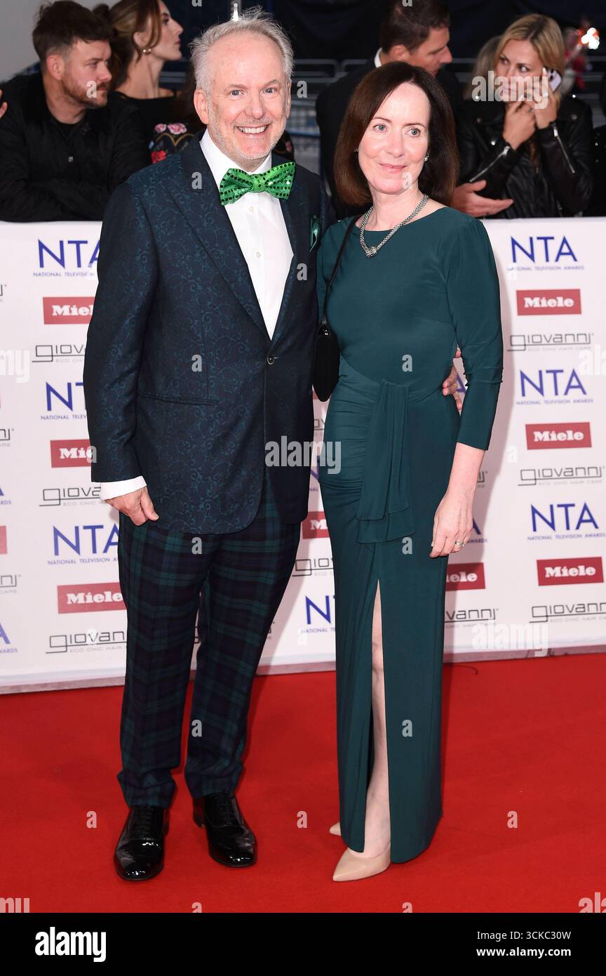 Nick Park mit Ehefrau Mags Connolly bei der Verleihung der 30. National ...
