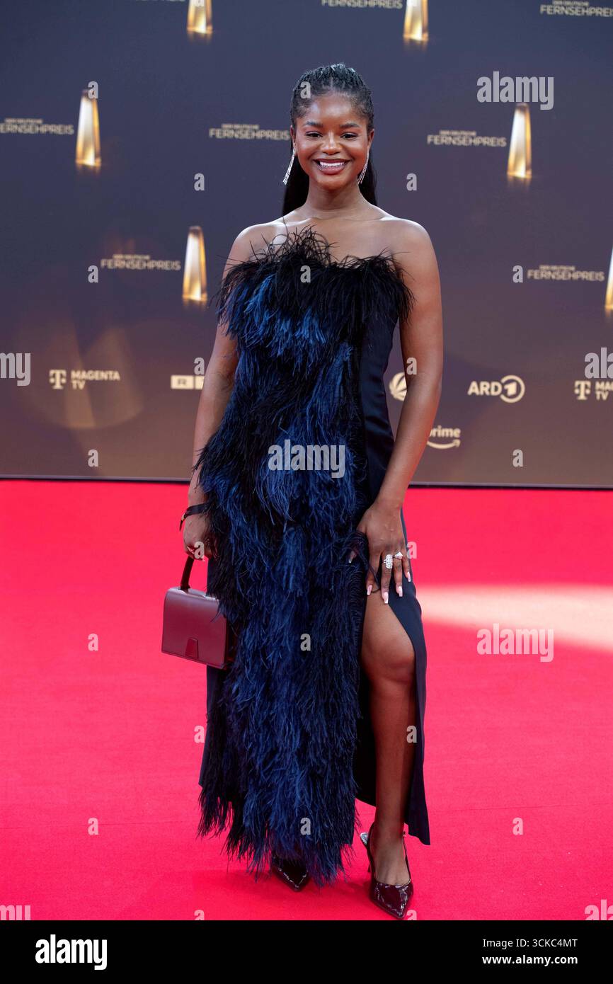 Melodie SIMINA, Schauspielerin, Roter Teppich, Red Carpet Show, Ankunft ...