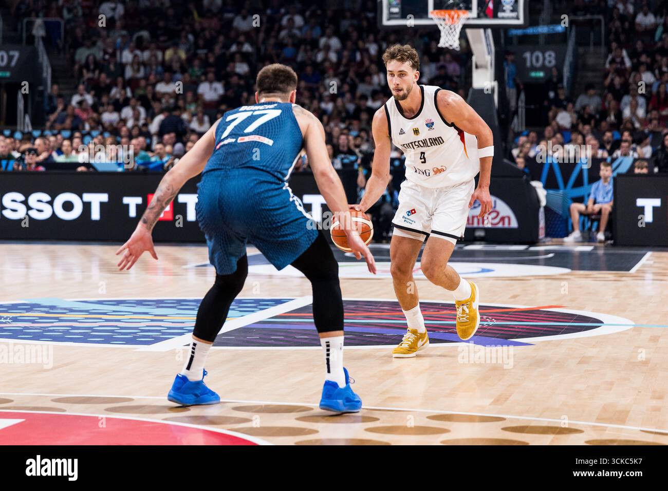 Luka Doncic (Slowenien, 77), Franz Wagner (Deutschland, 9) am Ball FIBA EuroBasket 2025 ...