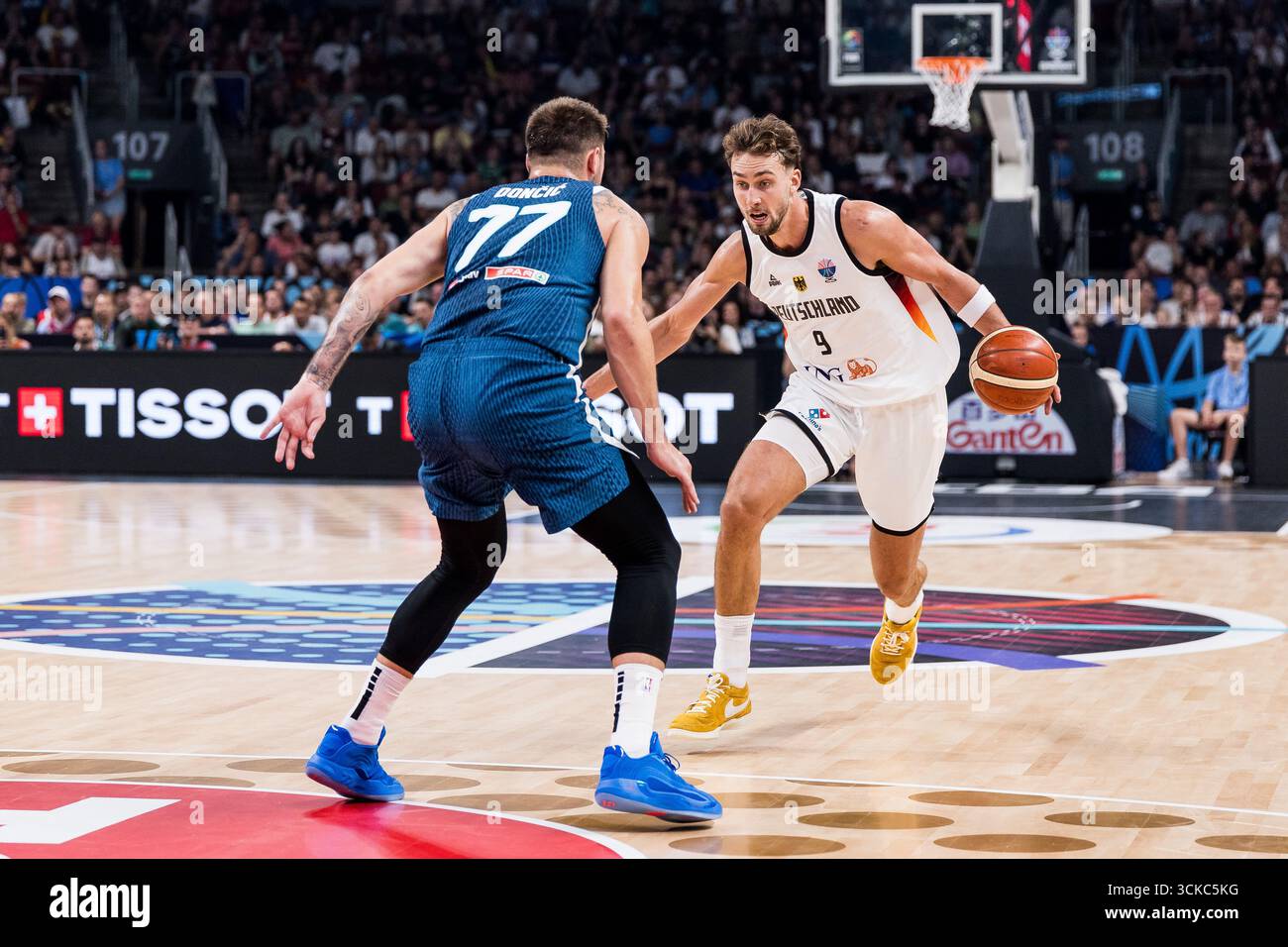 Luka Doncic (Slowenien, 77), Franz Wagner (Deutschland, 9) am Ball FIBA EuroBasket 2025 ...