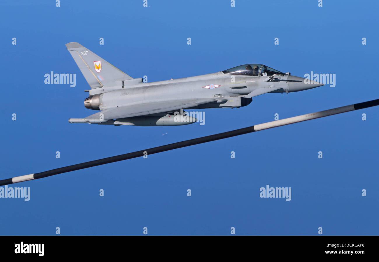 Ein Kampfflugzeug der britischen Luftwaffe Royal Air Force RAF vom Typ ...