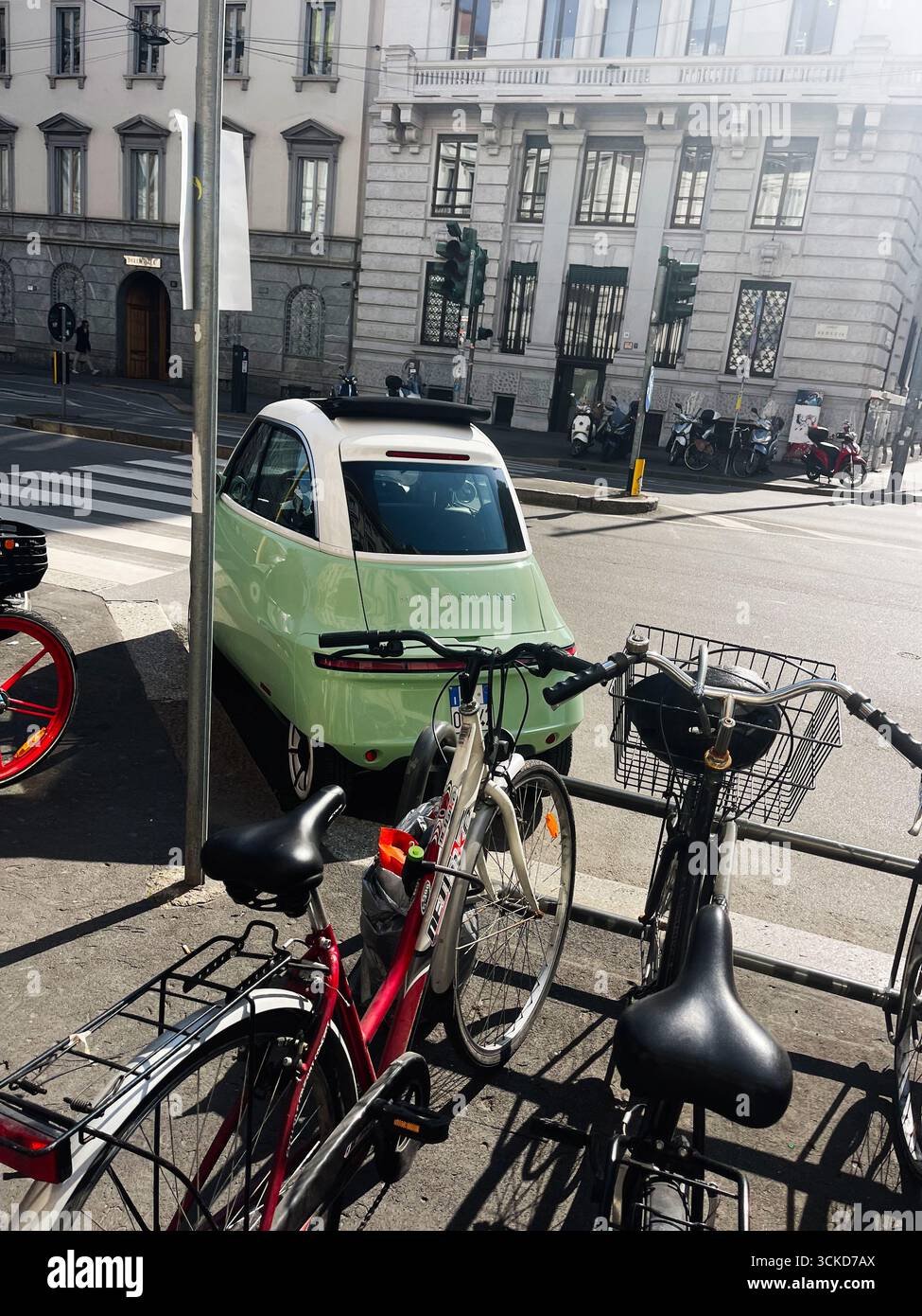 Pedestrians vehicles on milan street hi-res stock photography and ...