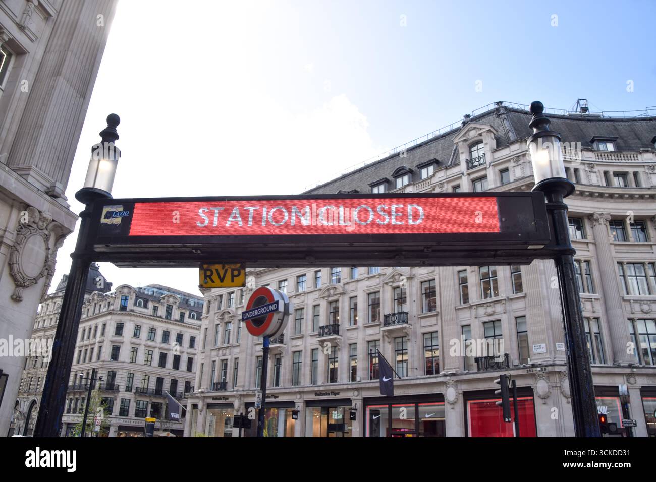 London, UK. 11th September 2025. Station Closed sign outside Oxford ...