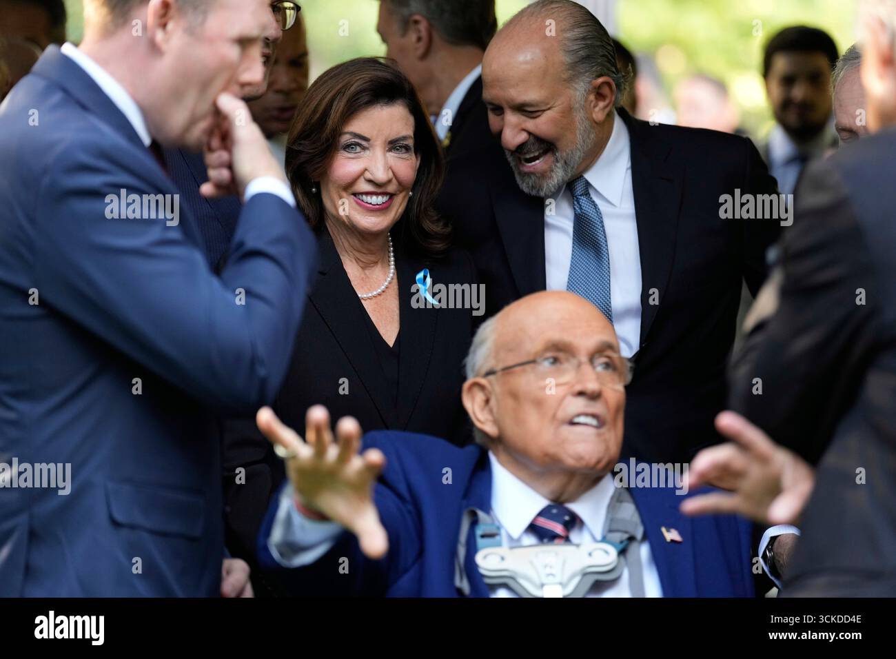 New York governor Kathy Hochul, center, arrives as former NYC mayor ...