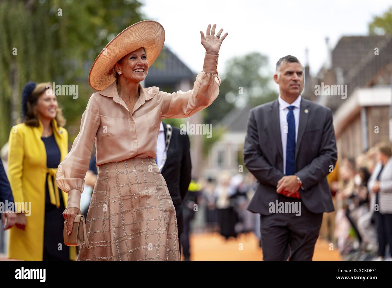 GENEMUIDEN - Queen Maxima arrives for the opening of the Carpet Museum ...