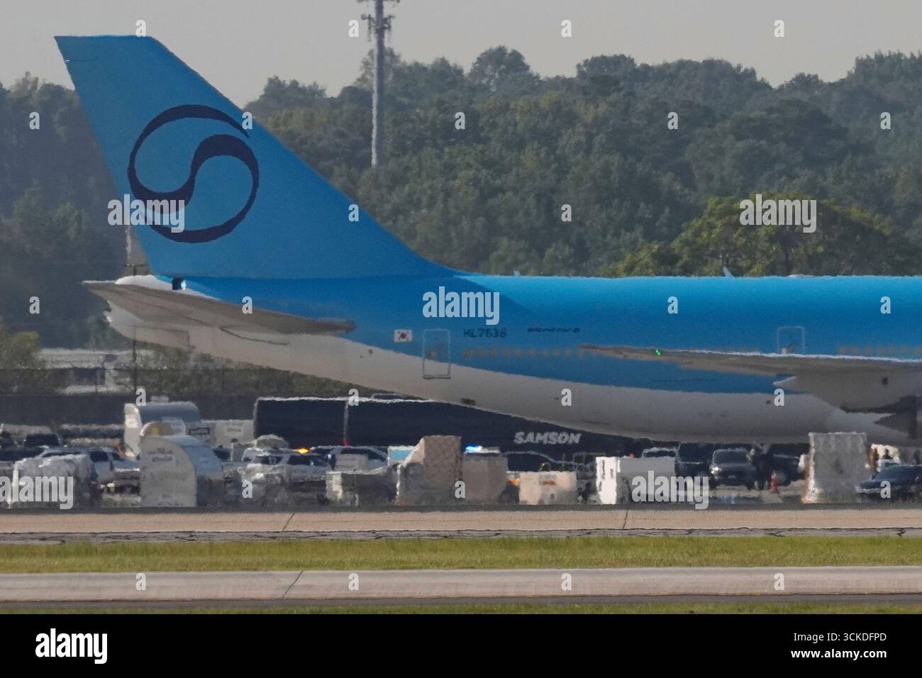 Buses carrying Korean workers detained arrives at Hartsfield-Jackson ...