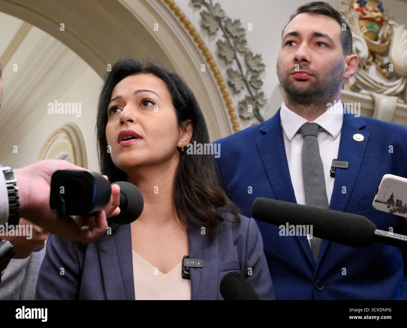 La co-porte-parole de Québec Solidaire, Ruba Ghazal, répond aux ...
