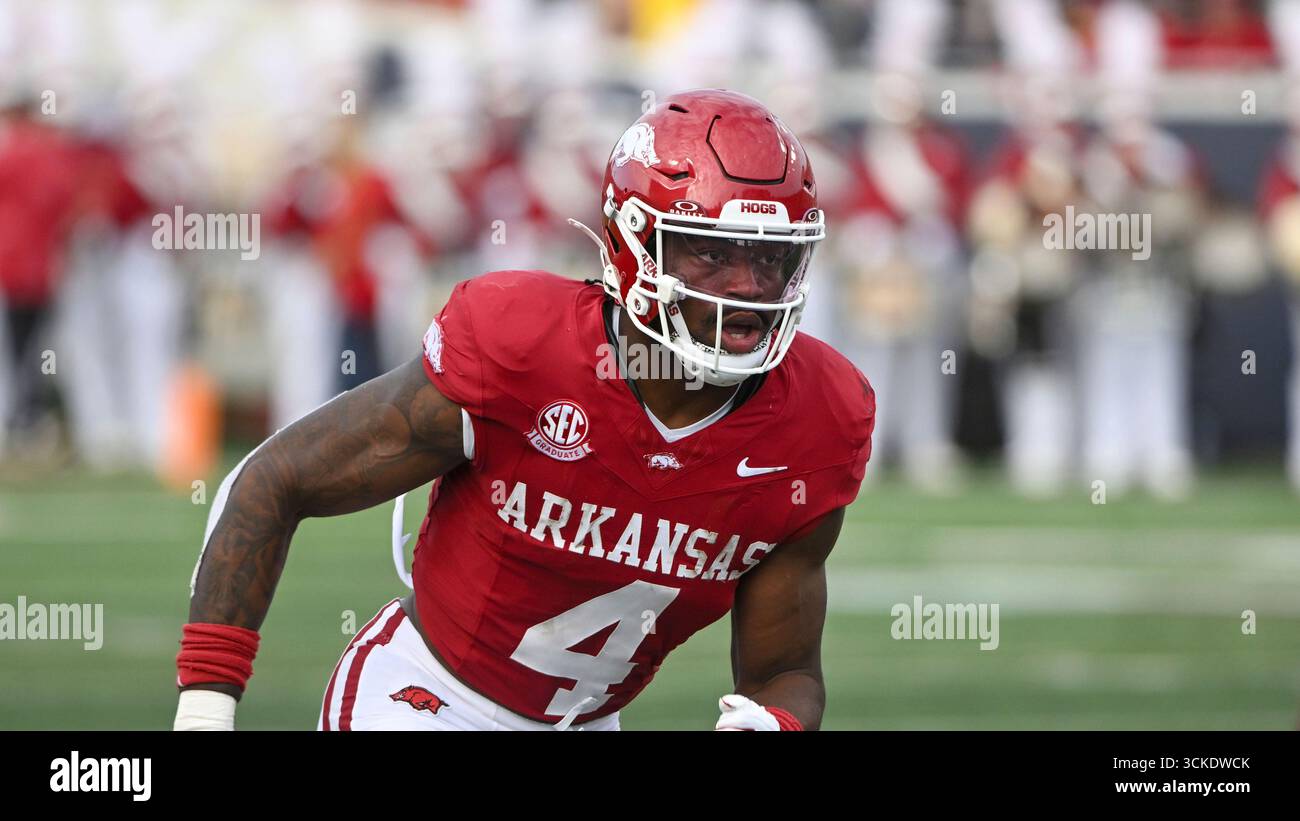 Arkansas running back Mike Washington Jr. (4) against Arkansas State ...