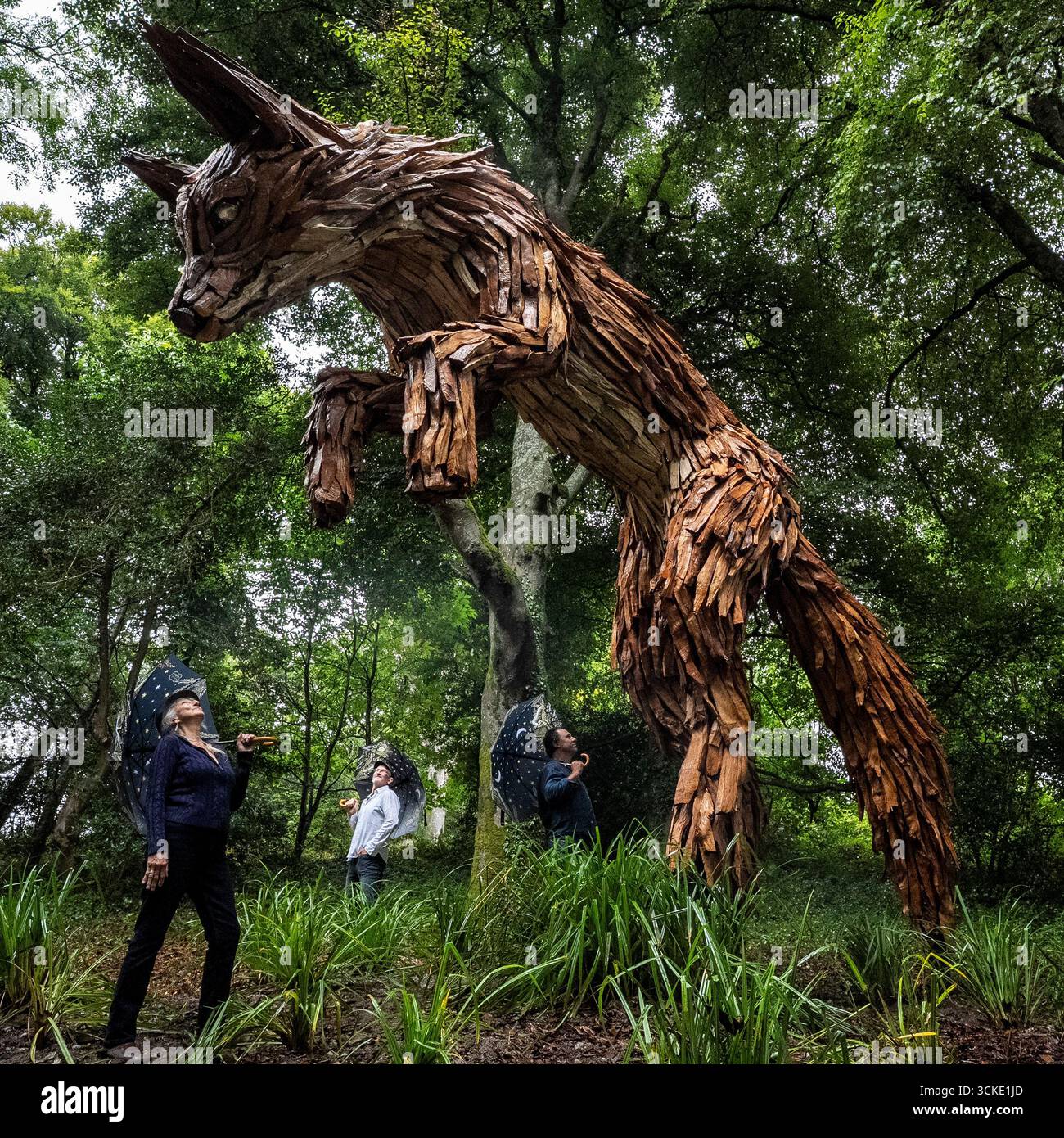 Lowarnes, a six-metre tall sculpture of a leaping fox made from ...