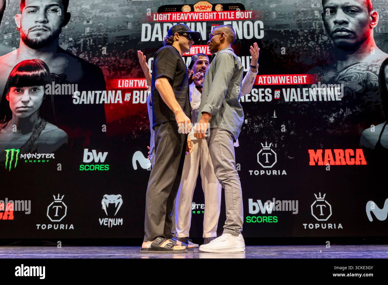 Miguel Angel 'Colombo' , Everton Cruz face to face during the WOW 22 ...