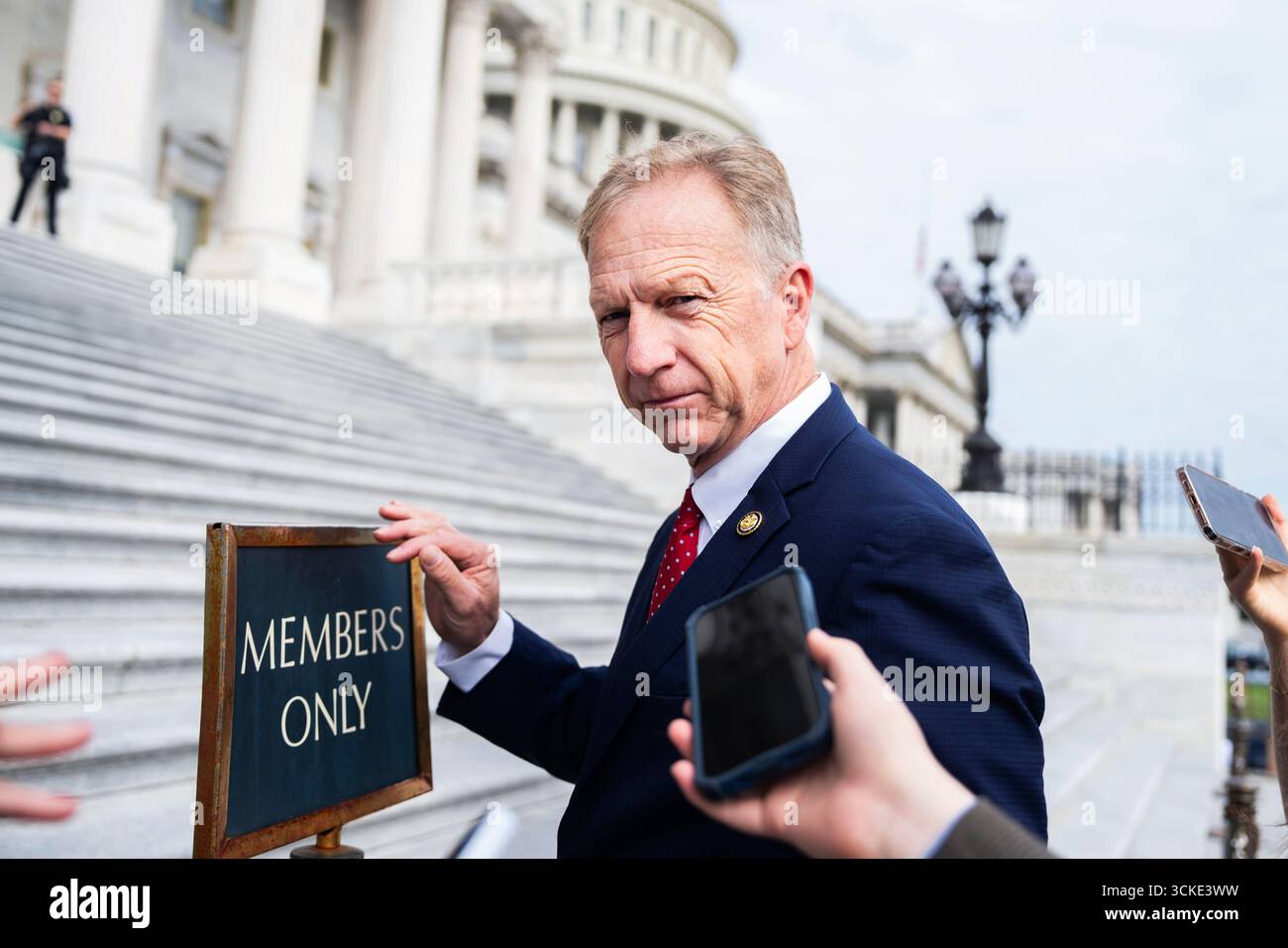 UNITED STATES - SEPTEMBER 11: Rep. Kevin Hern, R-Okla., talks with ...