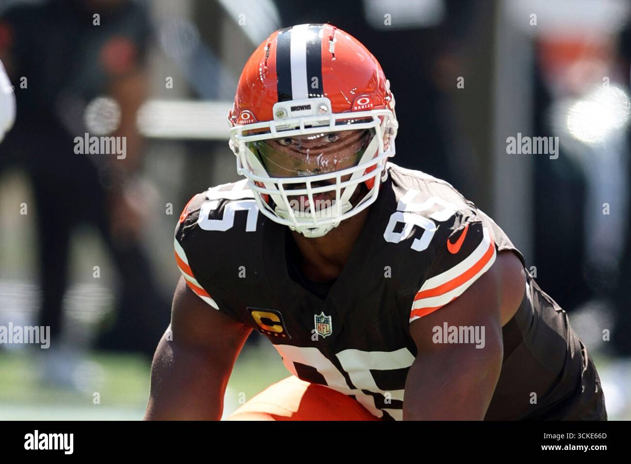 Cleveland Browns defensive end Myles Garrett (95) lines up against the ...