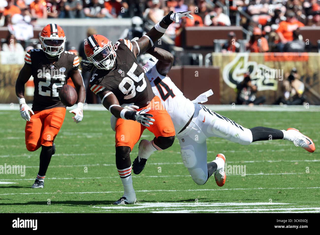 Cincinnati Bengals linebacker Demetrius Knight Jr. (44) breaks up a ...