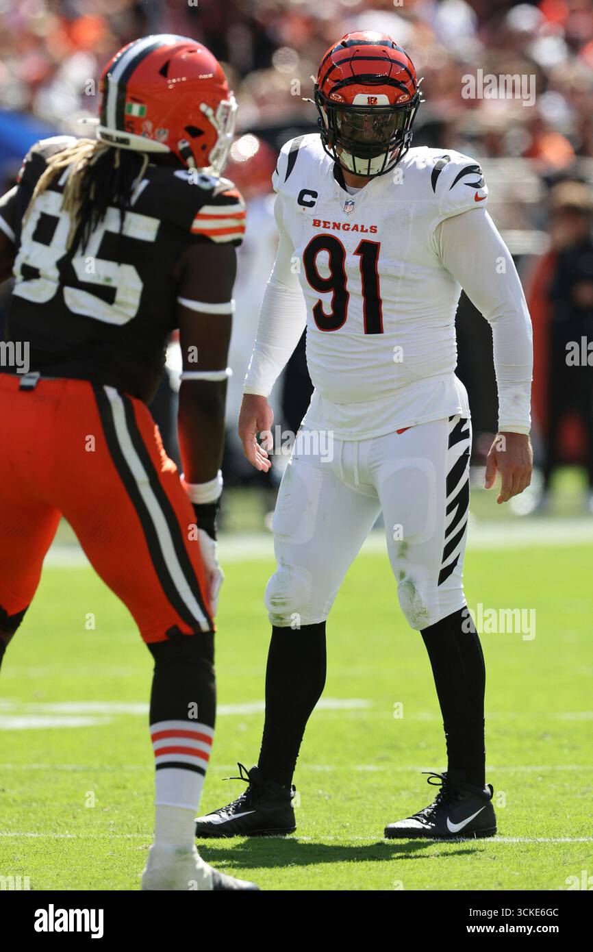 Cincinnati Bengals defensive end Trey Hendrickson (91) lines up against ...