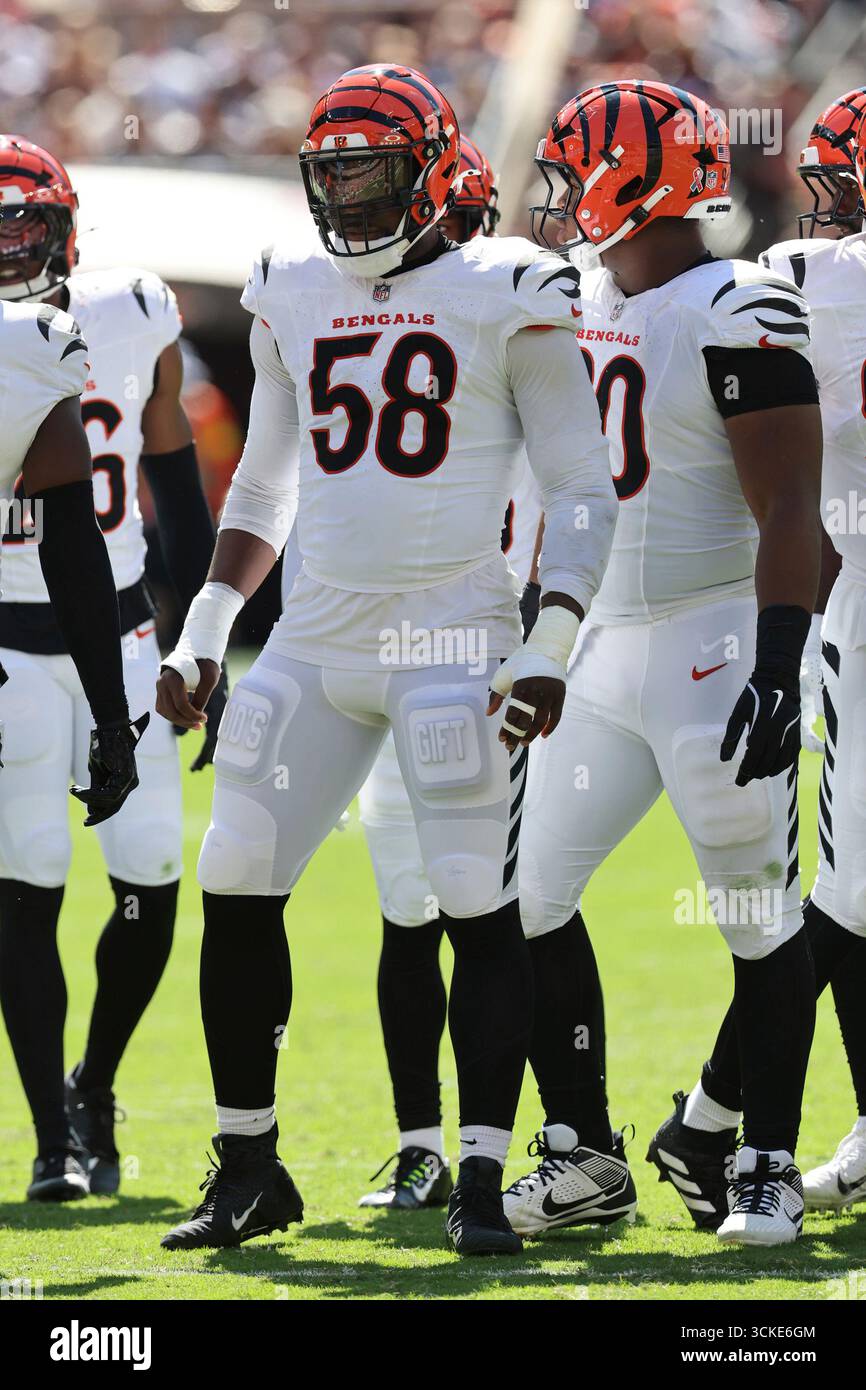 Cincinnati Bengals defensive end Joseph Ossai (58) lines up against the ...
