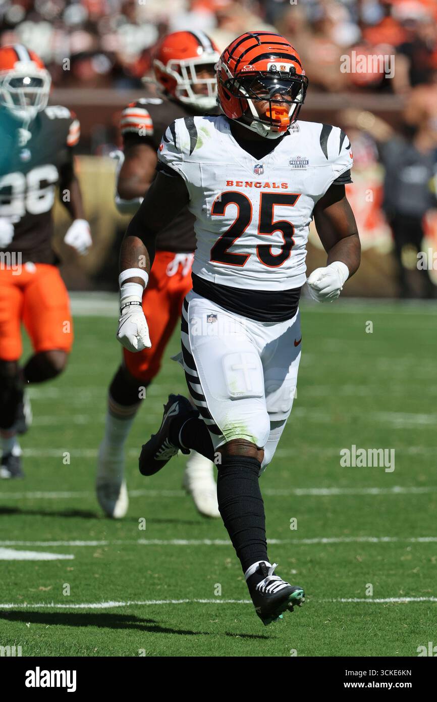 Cincinnati Bengals running back Tahj Brooks (25) runs down the field on ...