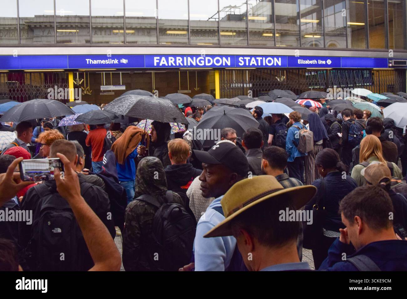 London, England, UK. 11th Sep, 2025. Crowds of commuters wait outside ...