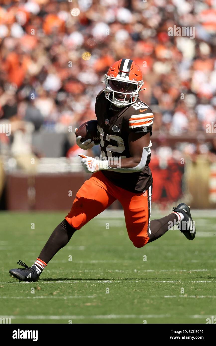 Cleveland Browns running back Dylan Sampson (22) runs with the ball ...
