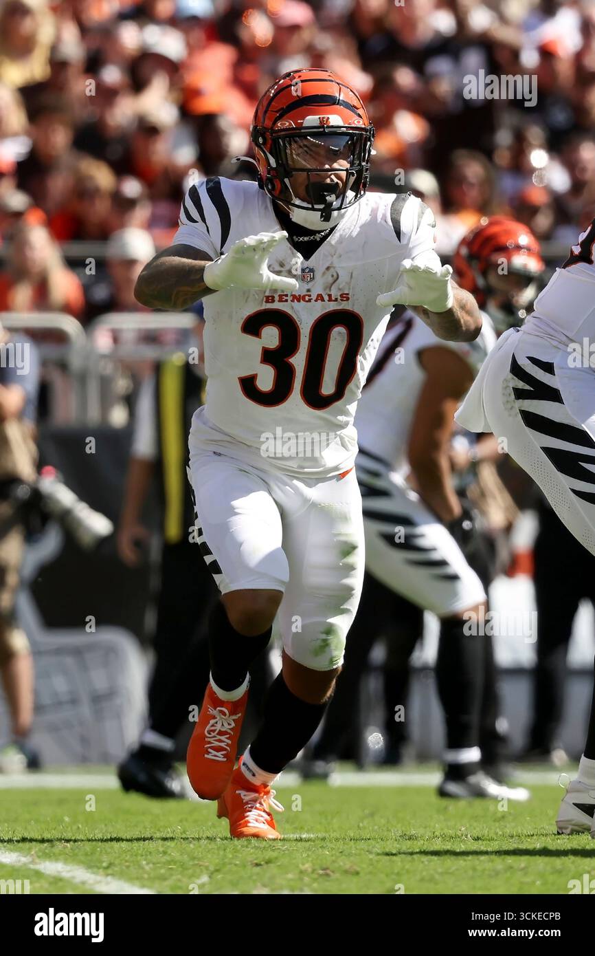 Cincinnati Bengals running back Chase Brown (30) runs across the field ...