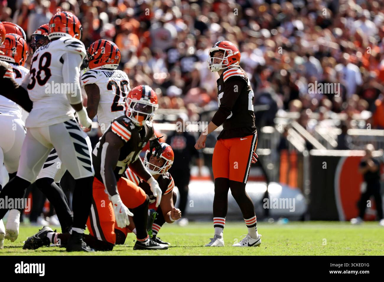 Cleveland Browns kicker Andre Szmyt (25) misses a field goal during an ...