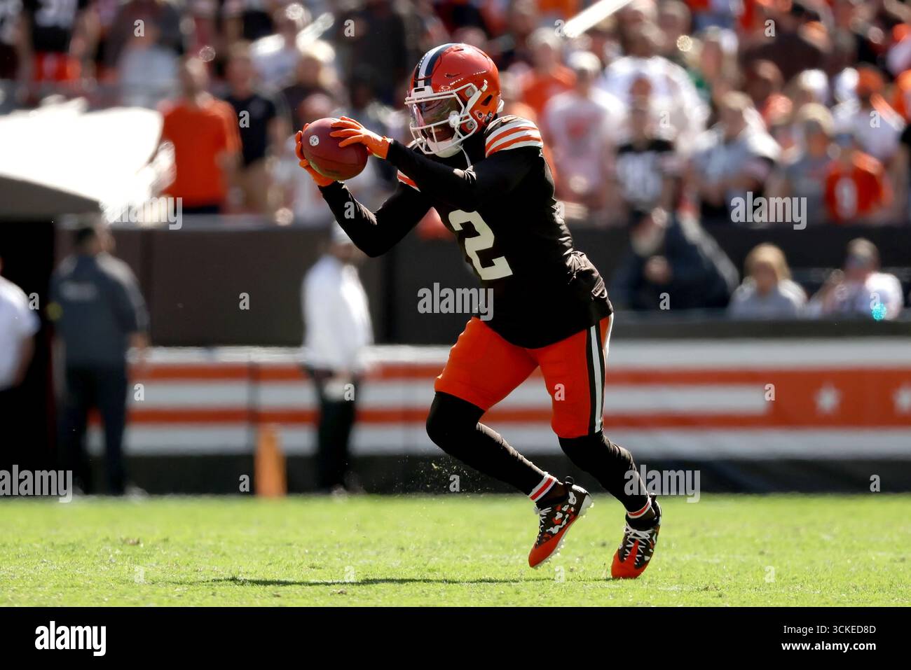 Cleveland Browns wide receiver DeAndre Carter (2) runs with the ball ...