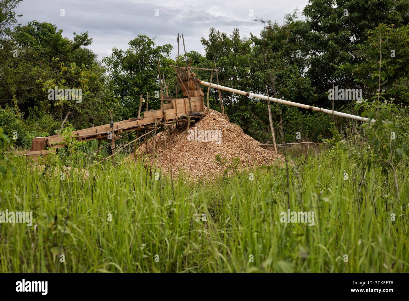 Artisanal gold and diamond mining in Kalimantan, Borneo, Indonesia ...