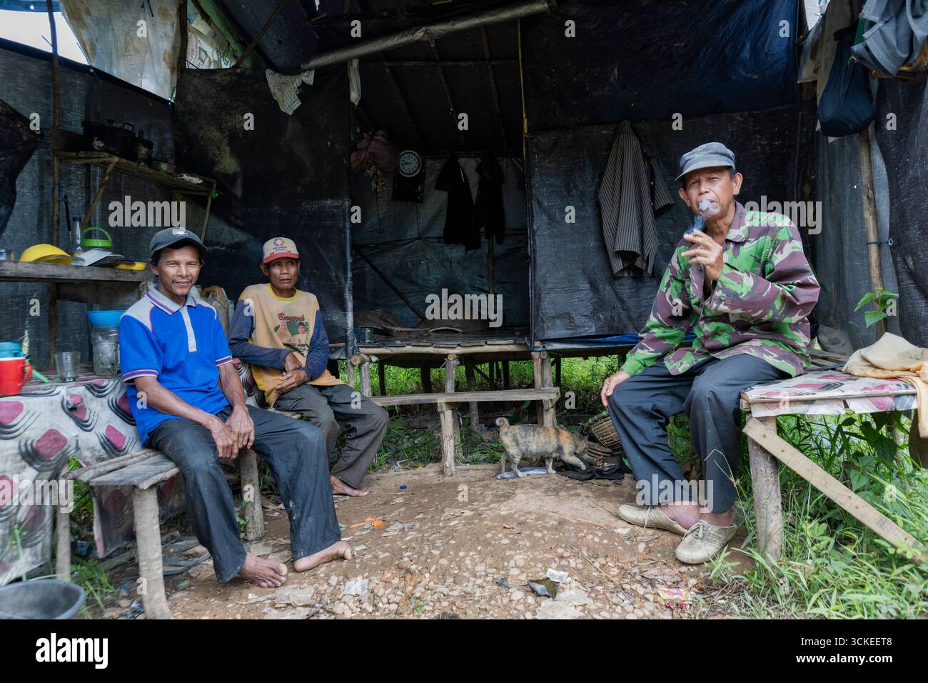 Artisanal gold and diamond mining in Kalimantan, Borneo, Indonesia ...