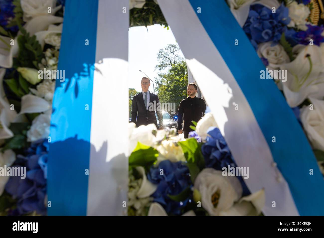 Kyiv, Ukraine. 11th Sep, 2025. Finnish President Alexander Stubb, left ...
