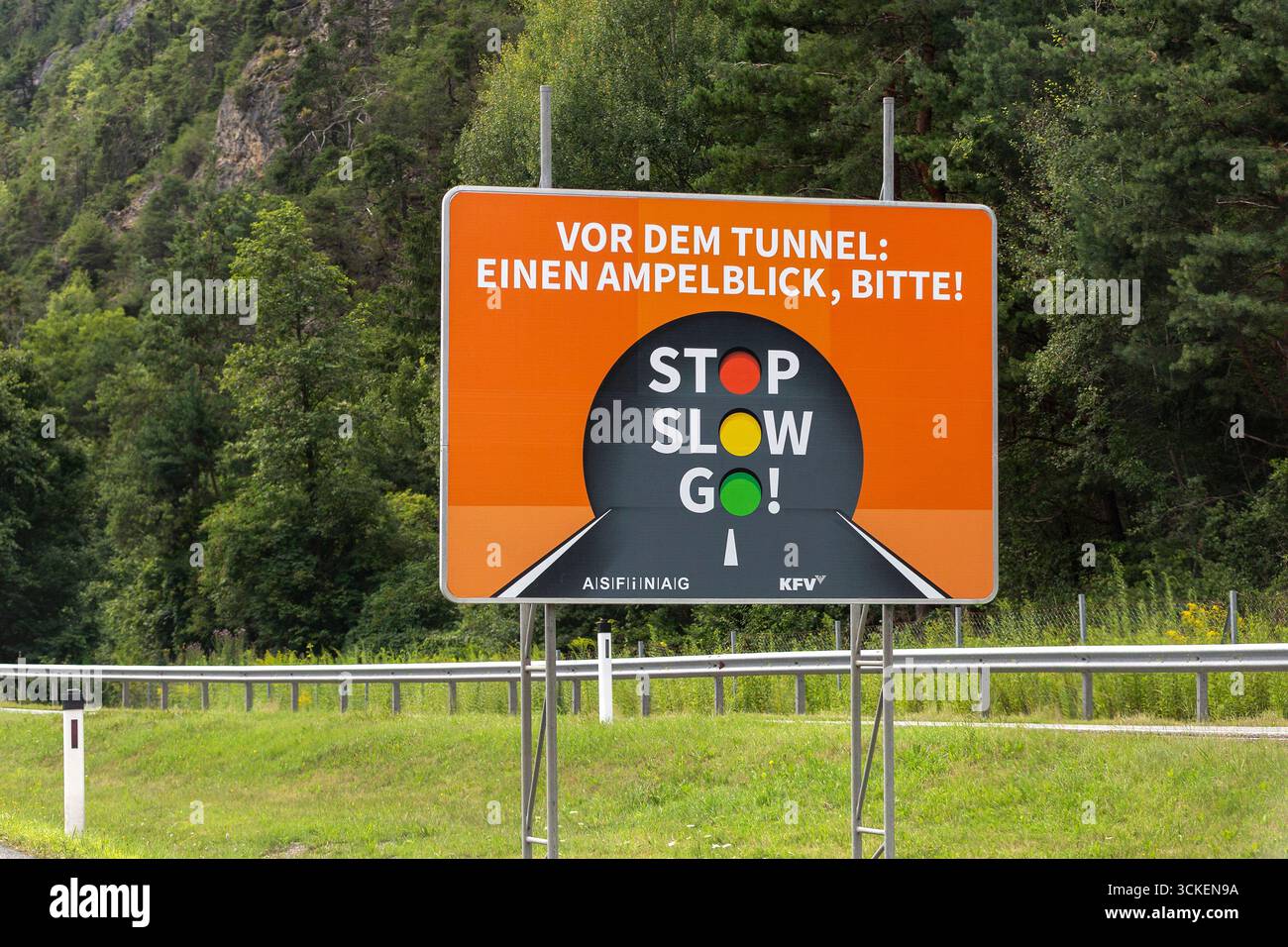 Asfinag Werbung, Vor dem Tunnel einen Ampelblick Bitte, Tirol ...
