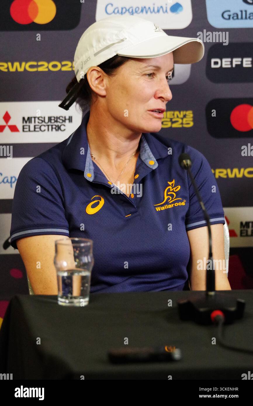 Bristol, England, 11 September 2025. Coach Jo Yapp talking at the ...