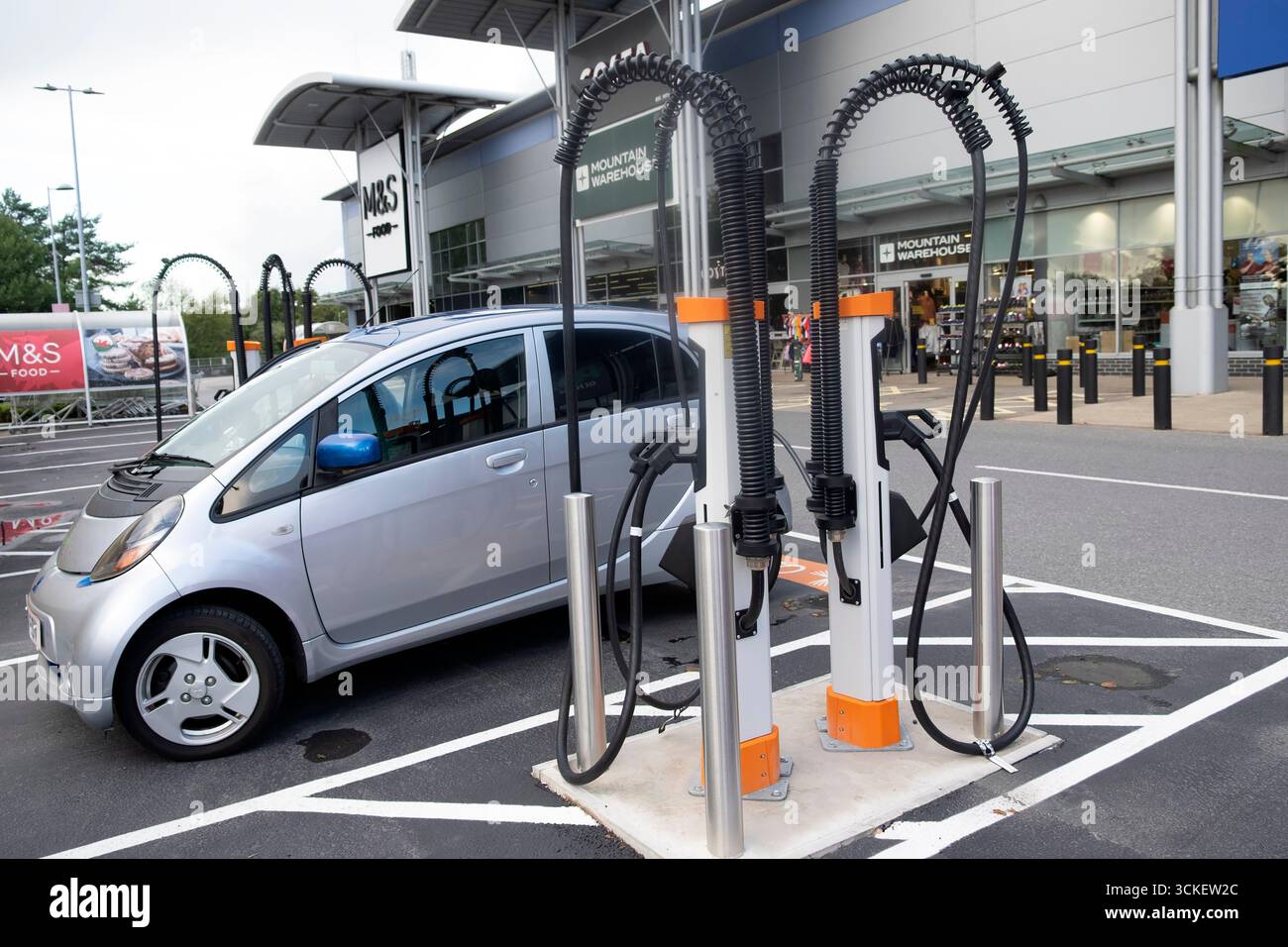 Ev charging arm overhead hi-res stock photography and images - Alamy