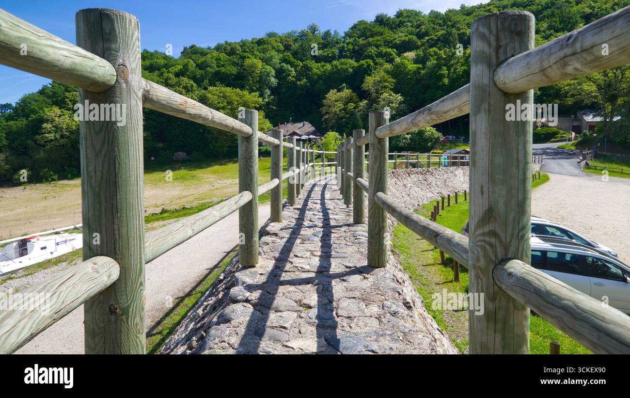 Rustic wooden railing hi-res stock photography and images - Alamy