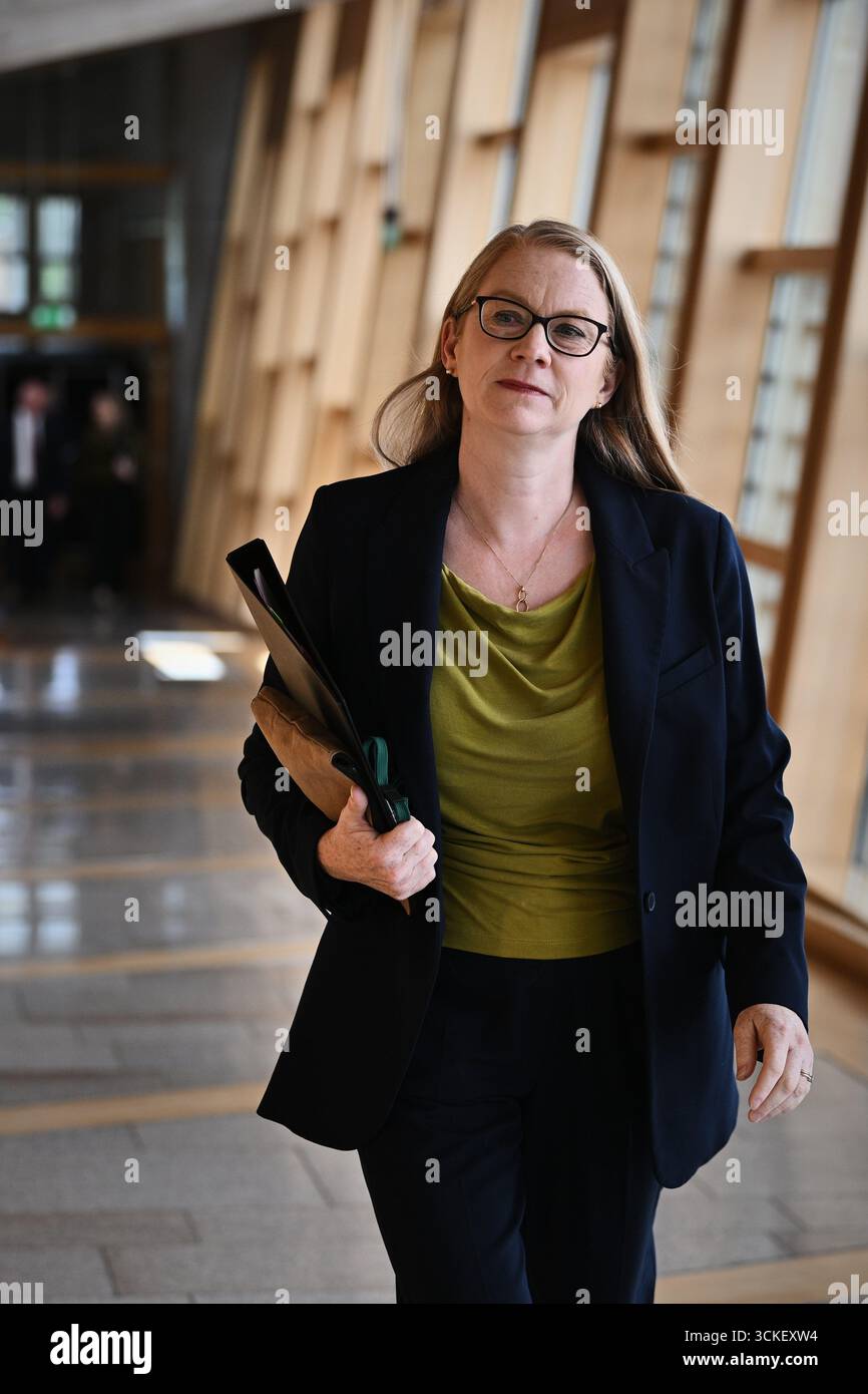 Scottish cabinet shirley anne somerville msp hi-res stock photography ...