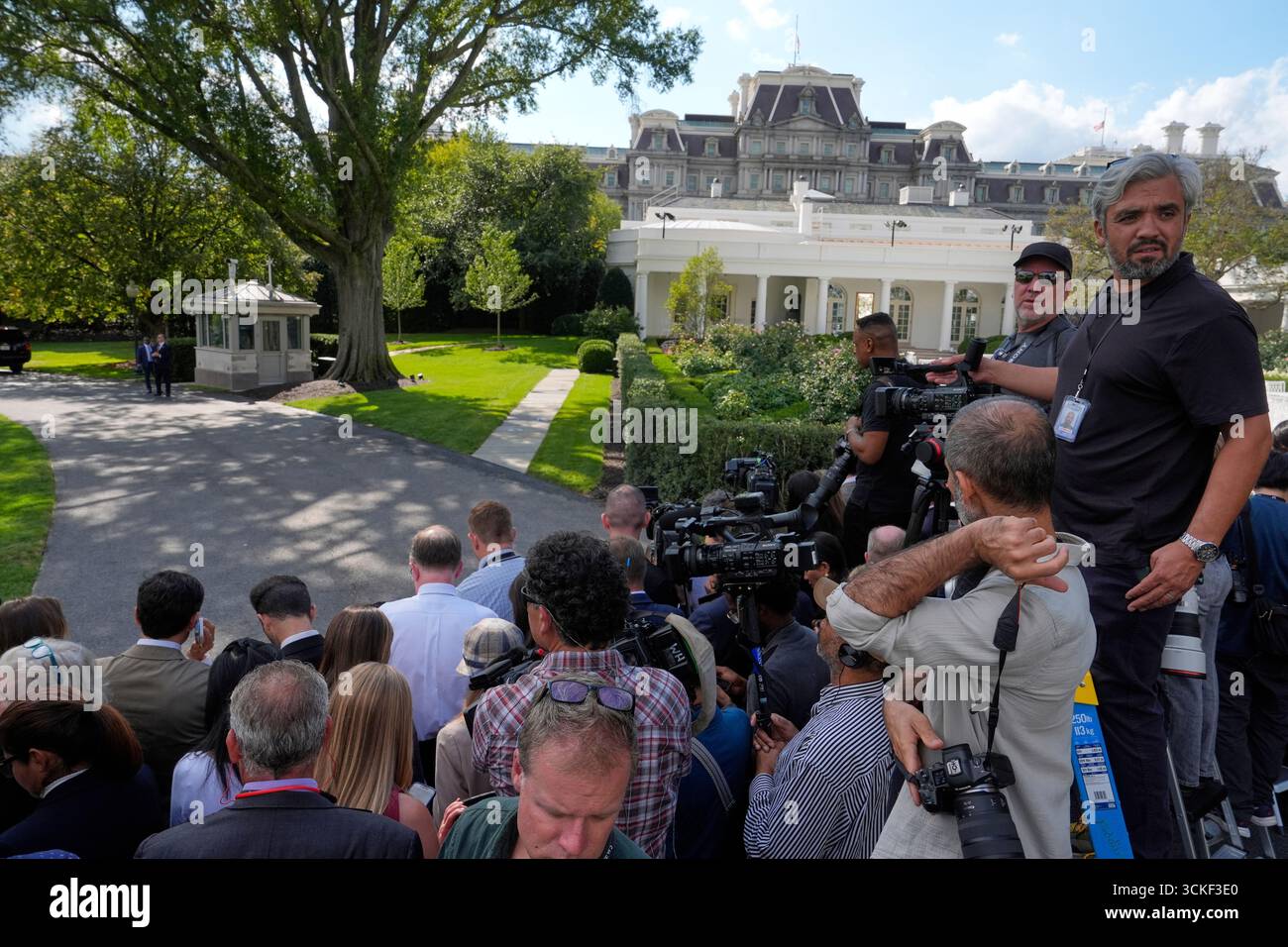 Reporters wait for President Donald Trump to depart the White House ...