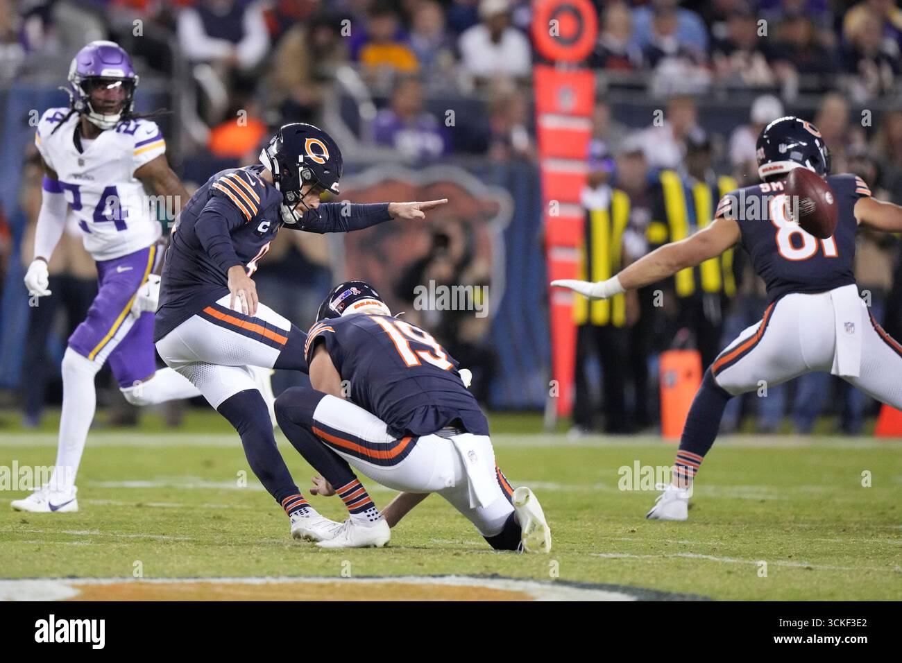 Chicago Bears place kicker Cairo Santos (8) misses a field goal during ...