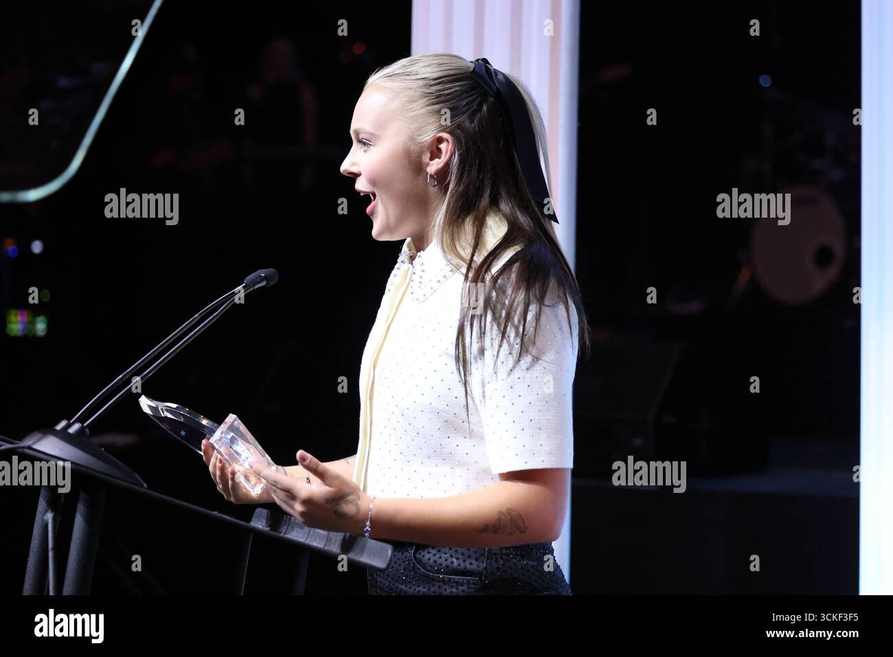 Hollywood, California, USA. 10th September, 2025. Jojo Siwa gives a ...