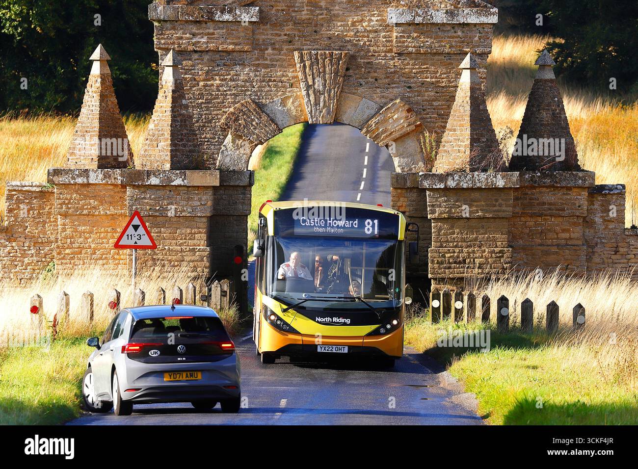 81 bus castle howard hi-res stock photography and images - Alamy