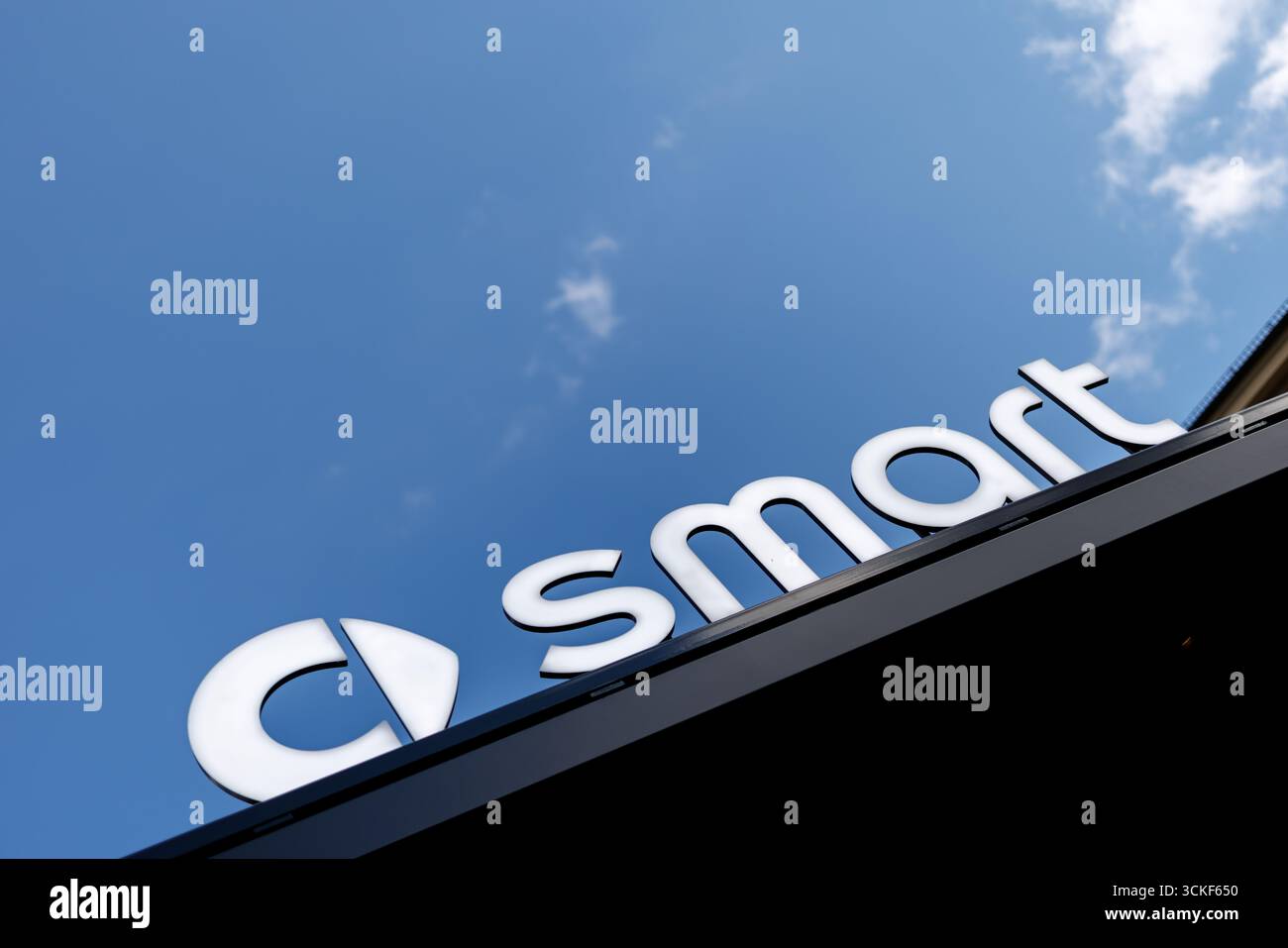 11 September 2025, Bavaria, Munich: The Smart brand logo (brand, logo ...