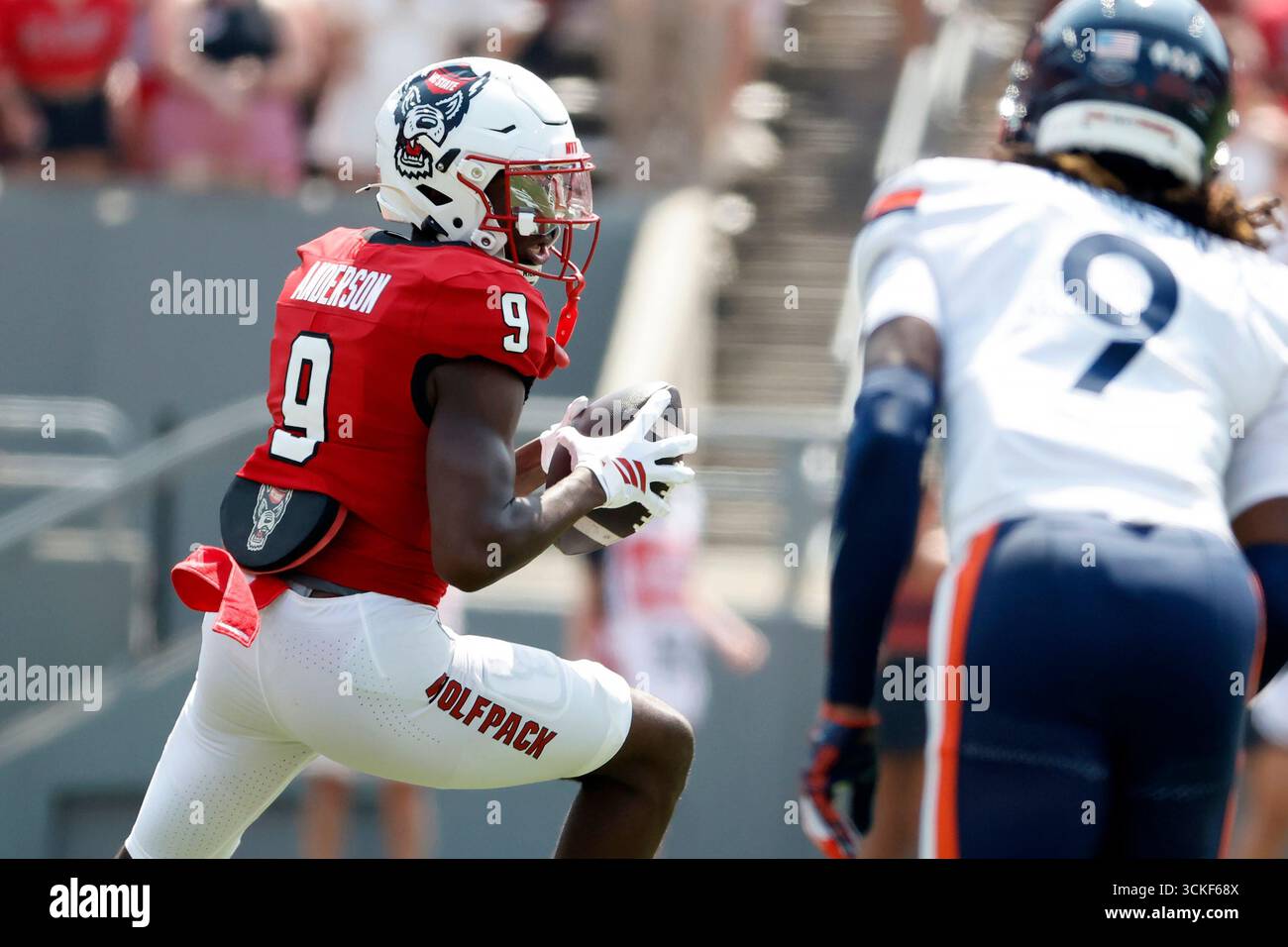 North Carolina State wide receiver Terrell Anderson (9)] catches the ...