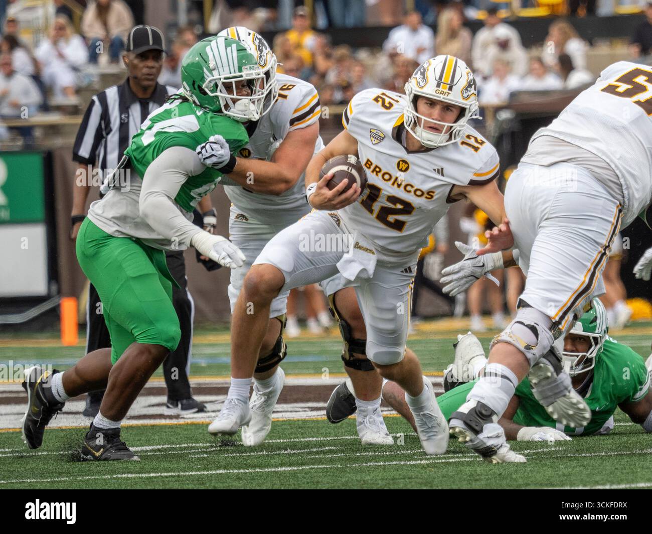 KALAMAZOO, MI - SEPTEMBER 06: Western Michigan Broncos quarterback Broc ...
