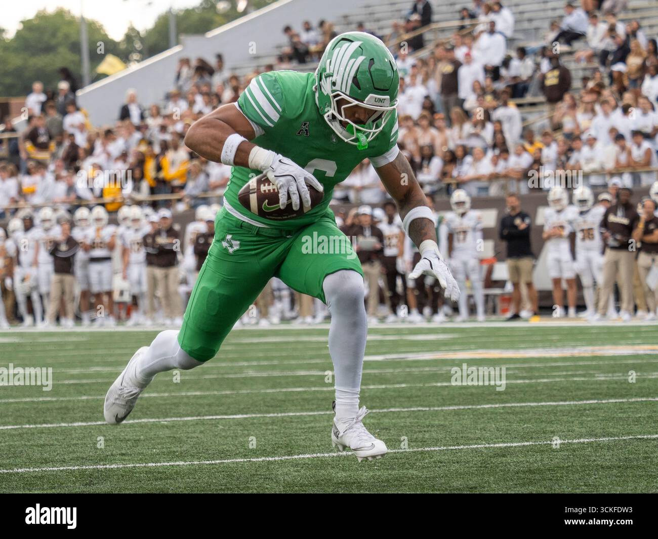 KALAMAZOO, MI - SEPTEMBER 06: North Texas Mean Green tight end Tre ...