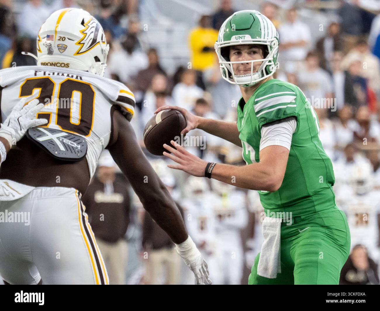 KALAMAZOO, MI - SEPTEMBER 06: North Texas Mean Green quarterback Drew ...