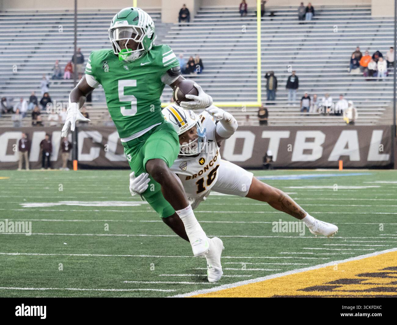 KALAMAZOO, MI - SEPTEMBER 06: North Texas Mean Green running back ...