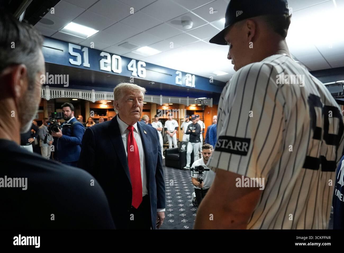 President Donald Trump talks with New York Yankees Aaron Judge, right ...