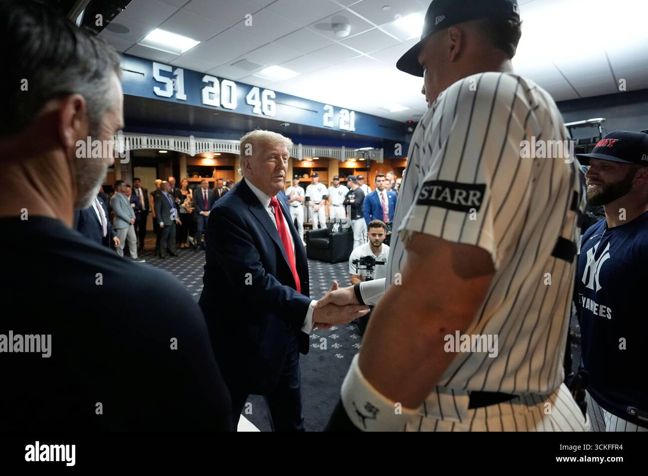 President Donald Trump shakes hands with New York Yankees Aaron Judge ...