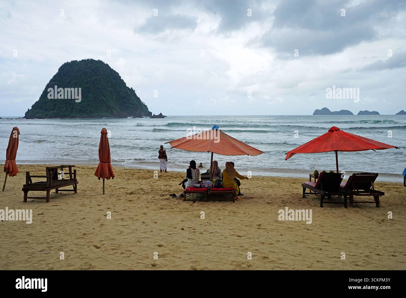 Pantai pulau merah hi-res stock photography and images - Alamy
