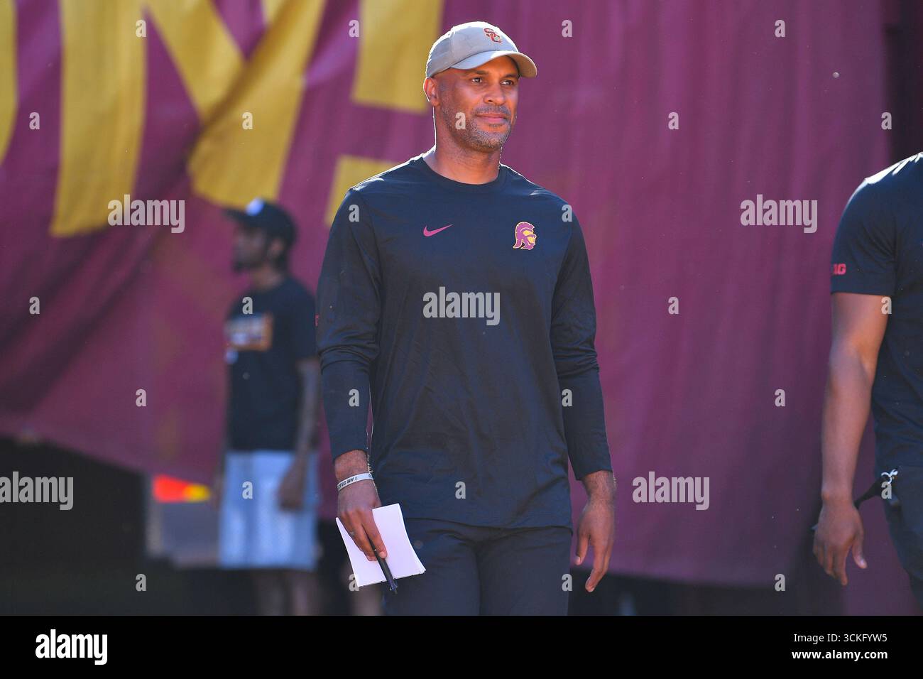LOS ANGELES, CA - SEPTEMBER 06: USC Trojans defensive coordinator D ...