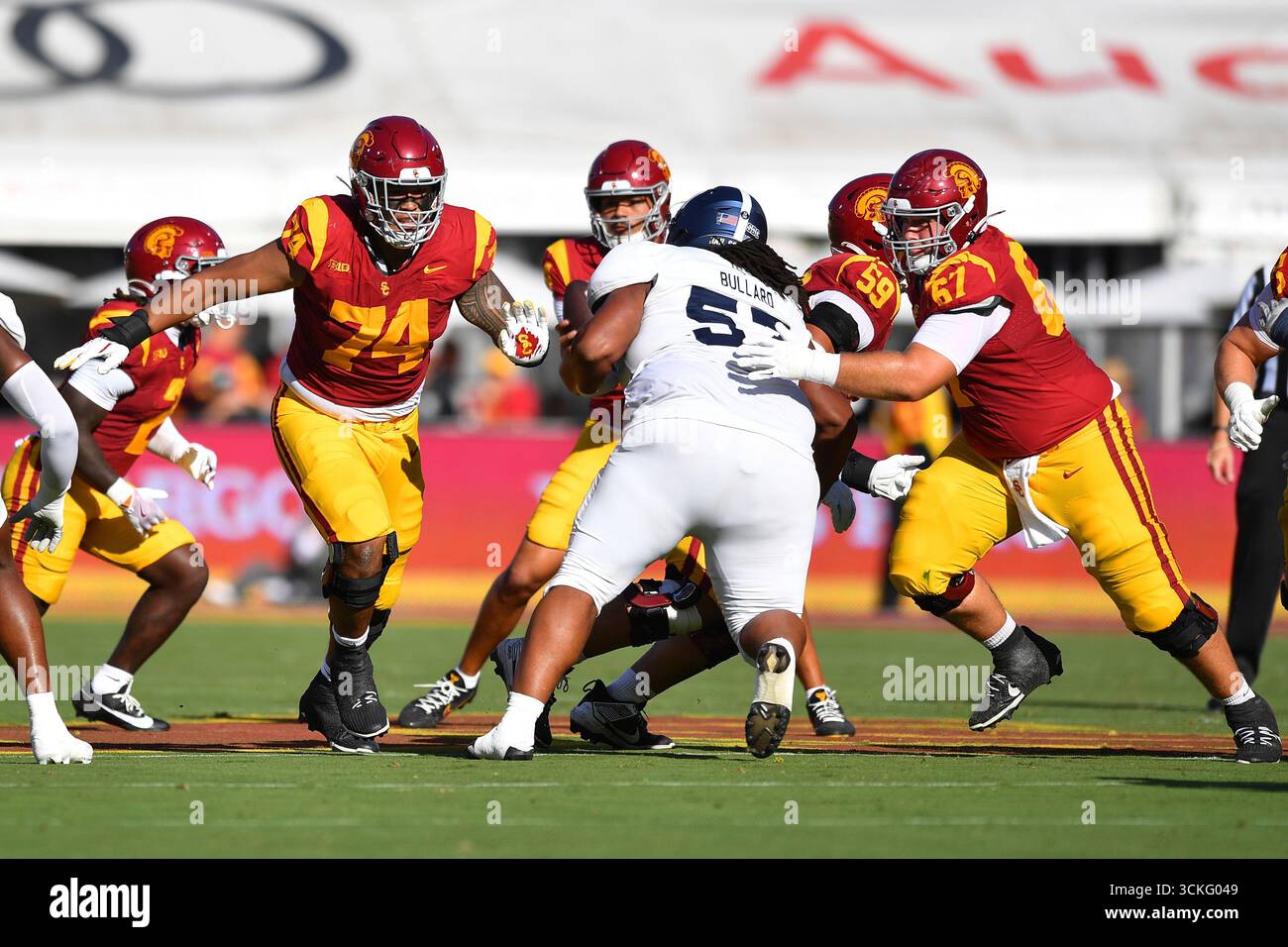 LOS ANGELES, CA - SEPTEMBER 06: USC Trojans offensive lineman Justin ...